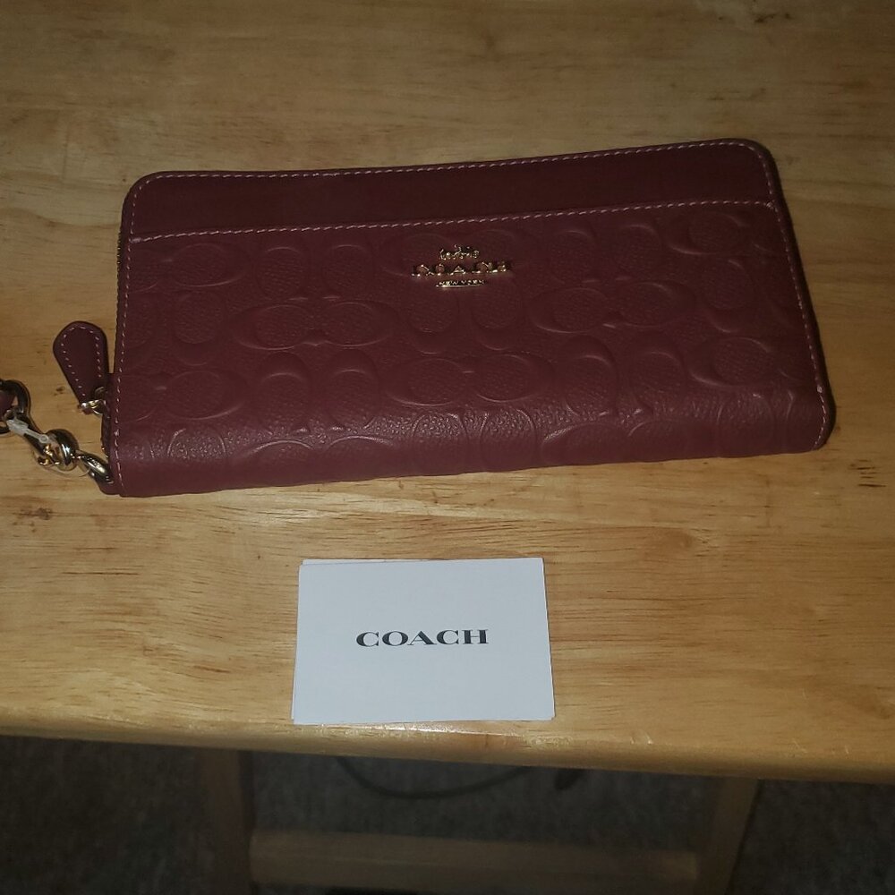 Coach Accordion Signature Zip Wrislet Wallet Wine - Gem